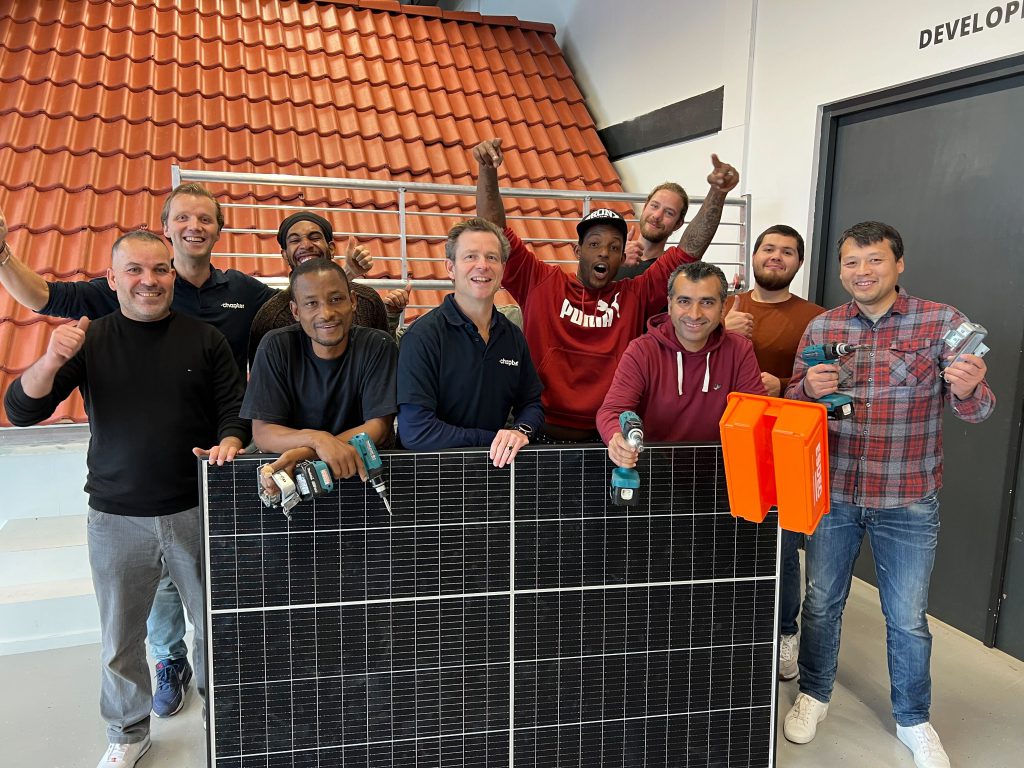 Samenwerking Esdec en Chapter Works in omscholing solar-installateurs - Esdec