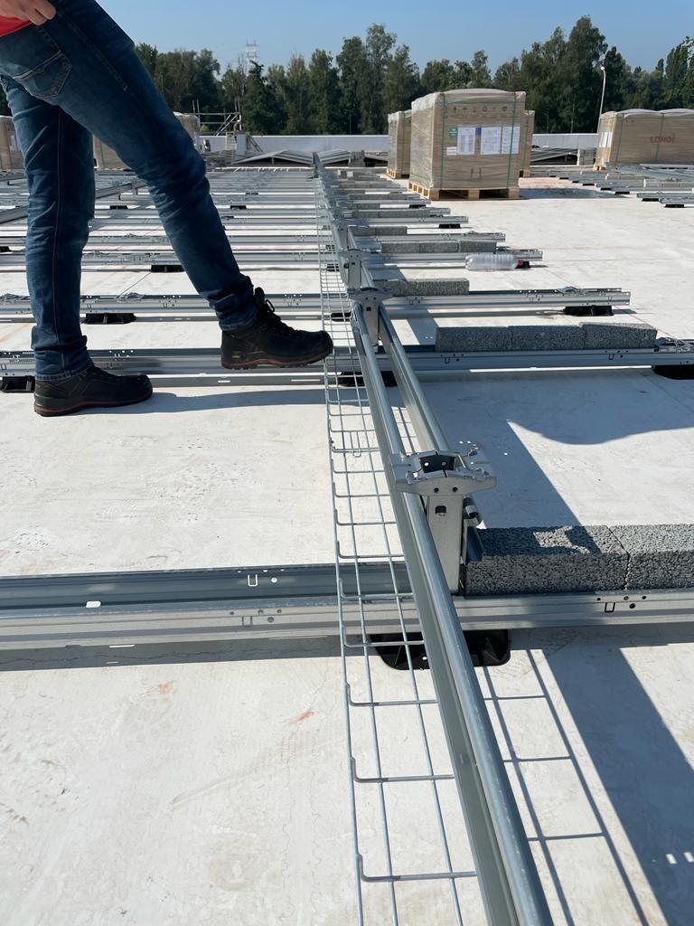 Linea Trovata legt 6165 Longi panelen in Mechelen met FlatFix Wave Plus ...