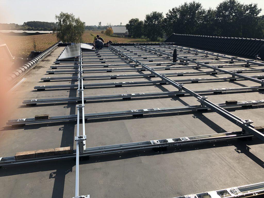 CASE STUDY: Xaam installeert 1750 panelen met FlatFix Wave Plus - Esdec