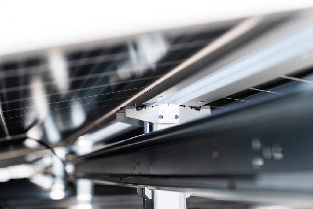 Case study: VDL services installeert 2166 panelen met FlatFix Wave Plus ...